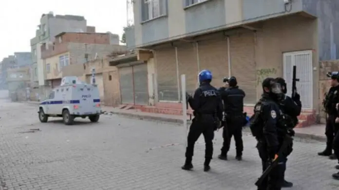 Deux kurdes arrêtés lors d'une opération policière de grande envergure ... Deux kurdes arrêtés lors d'une opération policière de grande envergure ...